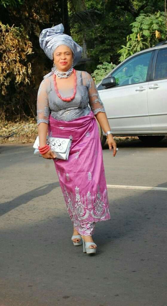 Best Nigerian lace blouse styles for wrapper in 2022 and 2023 - Kaybee ...