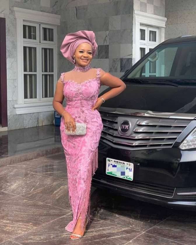 Latest Lace Gown Styles for Teenage Girls in 2022 and 2023 - Kaybee ...